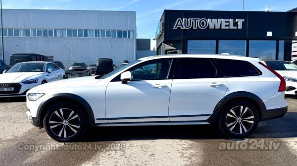 White Volvo V90 2019 in Tallinn, with an engine capacity of 2.00 L and mileage of 204 thousand km for 21500 €, photo 4 on AUTOMOTO.COM.LV