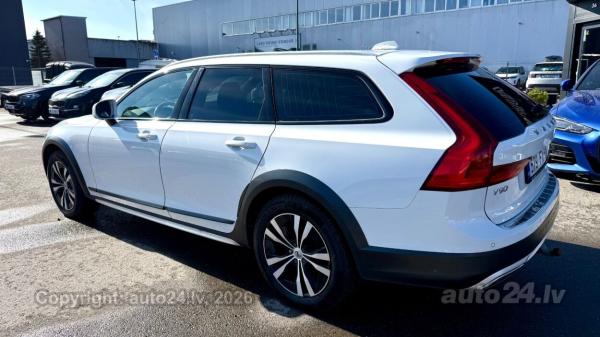 White Volvo V90 2019 in Tallinn, with an engine capacity of 2.00 L and mileage of 204 thousand km for 21500 €, photo 6 on AUTOMOTO.COM.LV