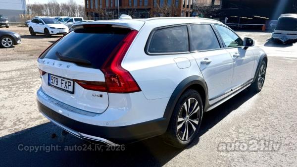 White Volvo V90 2019 in Tallinn, with an engine capacity of 2.00 L and mileage of 204 thousand km for 21500 €, photo 7 on AUTOMOTO.COM.LV