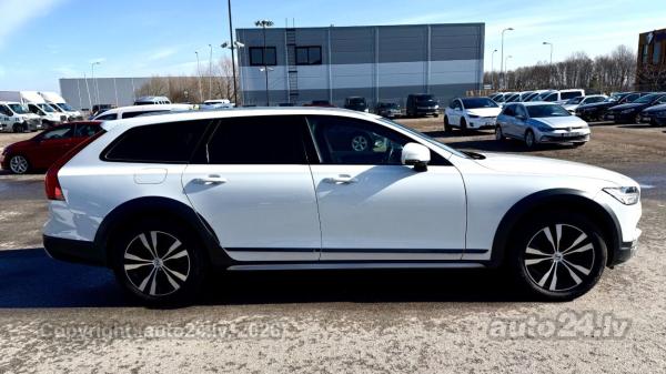 White Volvo V90 2019 in Tallinn, with an engine capacity of 2.00 L and mileage of 204 thousand km for 21500 €, photo 8 on AUTOMOTO.COM.LV