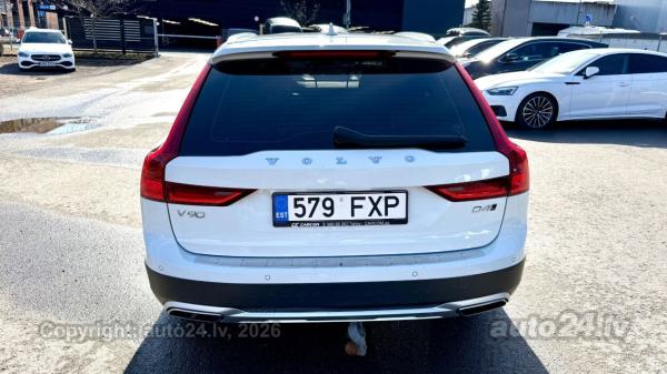 White Volvo V90 2019 in Tallinn, with an engine capacity of 2.00 L and mileage of 204 thousand km for 21500 €, photo 9 on AUTOMOTO.COM.LV