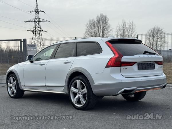 Balts Volvo V90 2019 Pērnava, ar dzinēja tilpumu 2.00 L un nobraukumu 207 tūkst. km par 23500 €, foto 3 vietnē AUTOMOTO.COM.LV