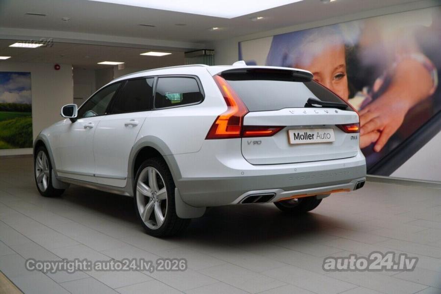 Balts Volvo V90 2019 Tallina, ar dzinēja tilpumu 2.00 L un nobraukumu 94 tūkst. km par 34900 €, foto 5 vietnē AUTOMOTO.COM.LV