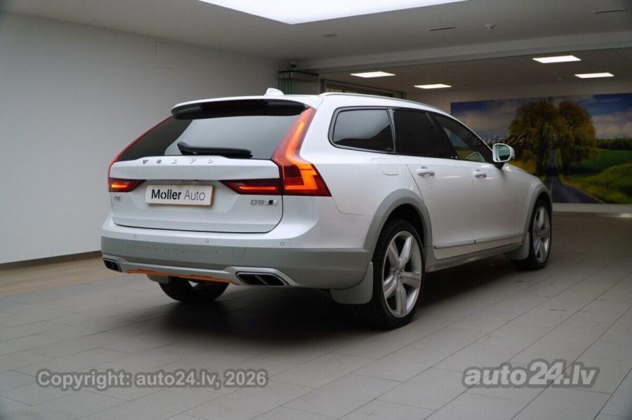 Balts Volvo V90 2019 Tallina, ar dzinēja tilpumu 2.00 L un nobraukumu 94 tūkst. km par 34900 €, foto 7 vietnē AUTOMOTO.COM.LV