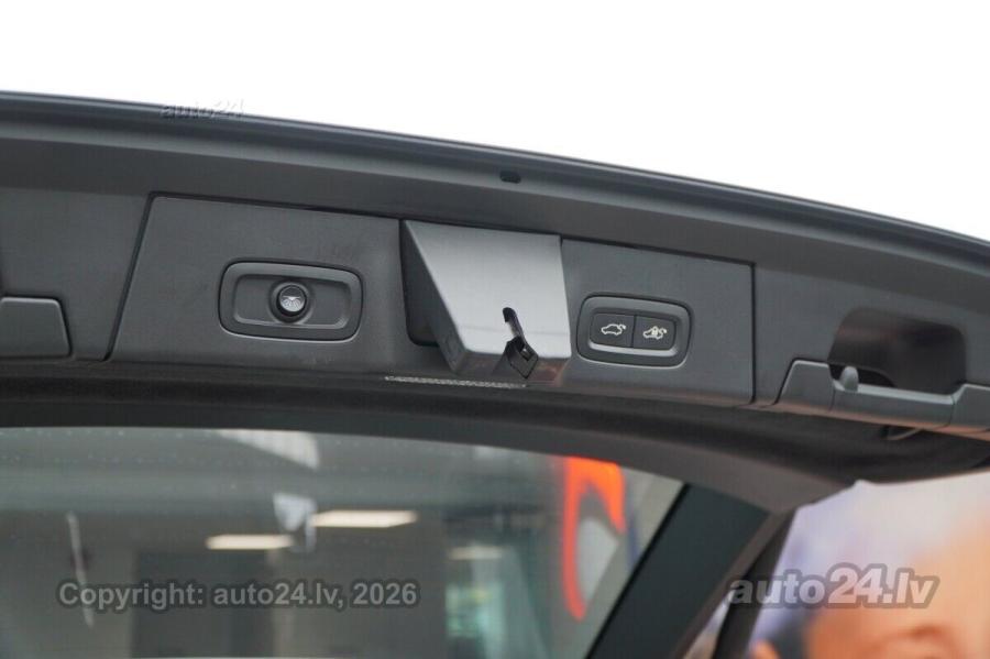 Balts Volvo V90 2019 Tallina, ar dzinēja tilpumu 2.00 L un nobraukumu 94 tūkst. km par 34900 €, foto 16 vietnē AUTOMOTO.COM.LV