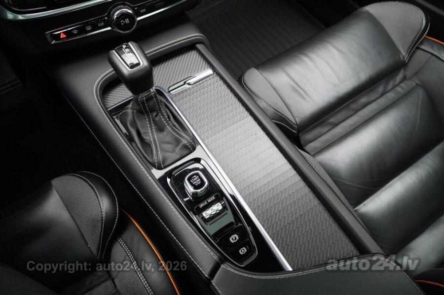 Balts Volvo V90 2019 Tallina, ar dzinēja tilpumu 2.00 L un nobraukumu 94 tūkst. km par 34900 €, foto 25 vietnē AUTOMOTO.COM.LV