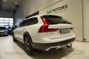 White Volvo V90 2019 in Tallinn, with an engine capacity of 2.00 L and mileage of 157 thousand km for 22500 €, photo 3 on AUTOMOTO.COM.LV