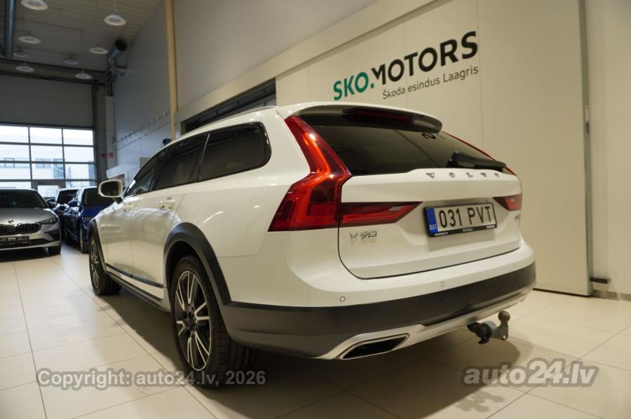 White Volvo V90 2019 in Tallinn, with an engine capacity of 2.00 L and mileage of 157 thousand km for 22500 €, photo 3 on AUTOMOTO.COM.LV