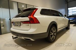 White Volvo V90 2019 in Tallinn, with an engine capacity of 2.00 L and mileage of 157 thousand km for 22500 €, photo 4 on AUTOMOTO.COM.LV