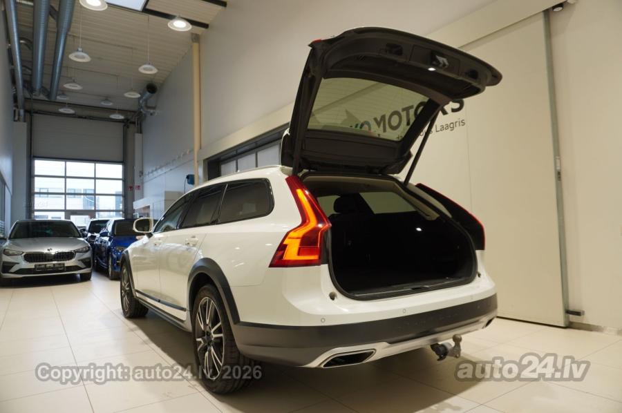 White Volvo V90 2019 in Tallinn, with an engine capacity of 2.00 L and mileage of 157 thousand km for 22500 €, photo 7 on AUTOMOTO.COM.LV