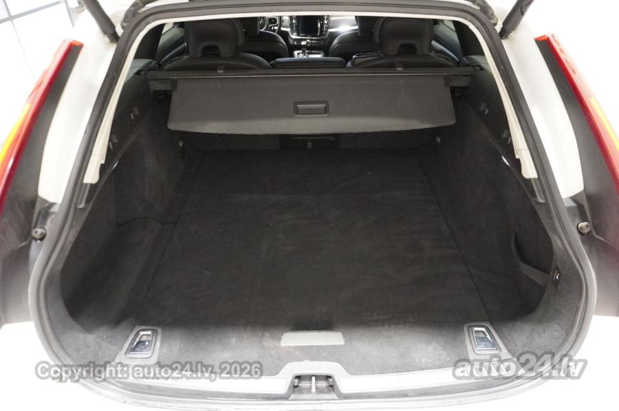White Volvo V90 2019 in Tallinn, with an engine capacity of 2.00 L and mileage of 157 thousand km for 22500 €, photo 8 on AUTOMOTO.COM.LV