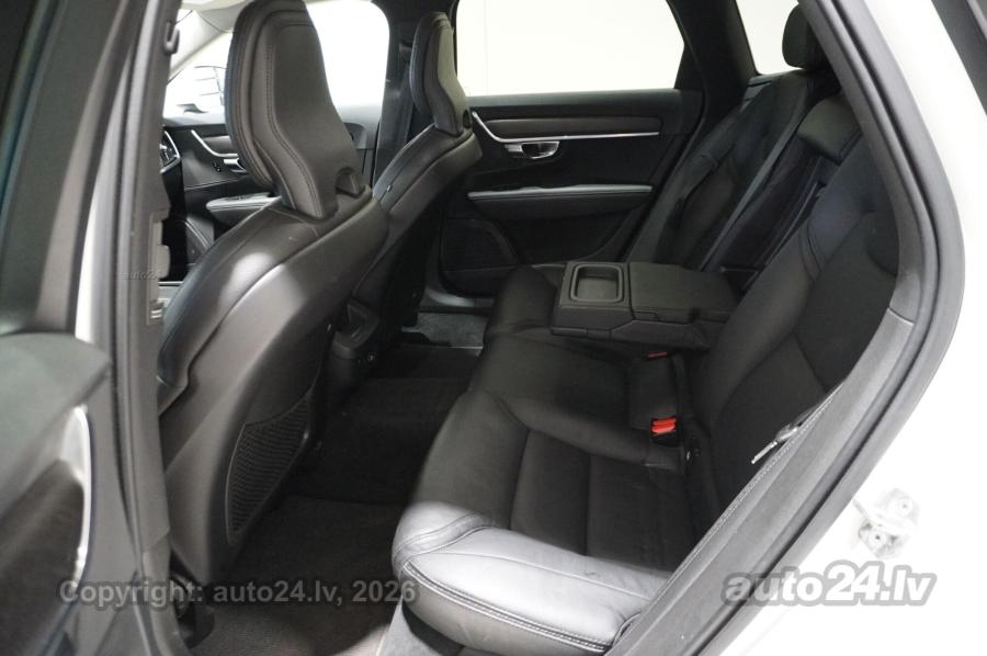 White Volvo V90 2019 in Tallinn, with an engine capacity of 2.00 L and mileage of 157 thousand km for 22500 €, photo 12 on AUTOMOTO.COM.LV