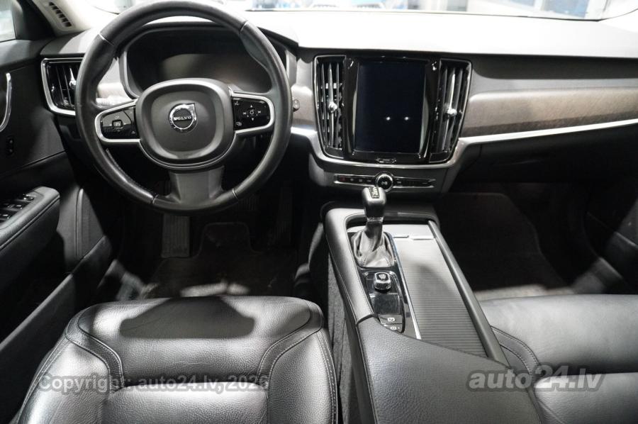 White Volvo V90 2019 in Tallinn, with an engine capacity of 2.00 L and mileage of 157 thousand km for 22500 €, photo 13 on AUTOMOTO.COM.LV