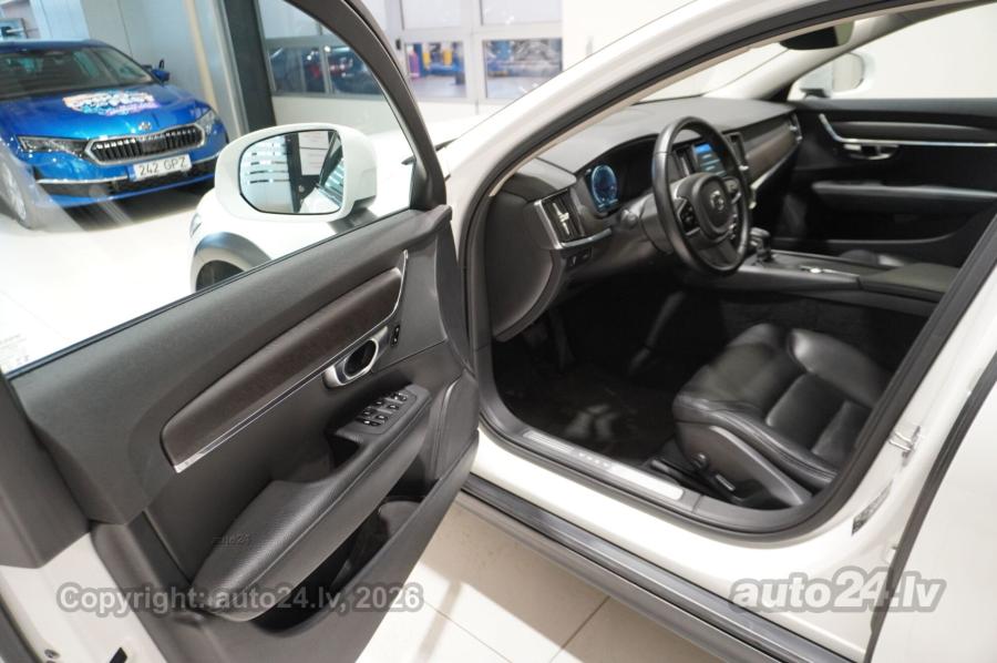 White Volvo V90 2019 in Tallinn, with an engine capacity of 2.00 L and mileage of 157 thousand km for 22500 €, photo 14 on AUTOMOTO.COM.LV