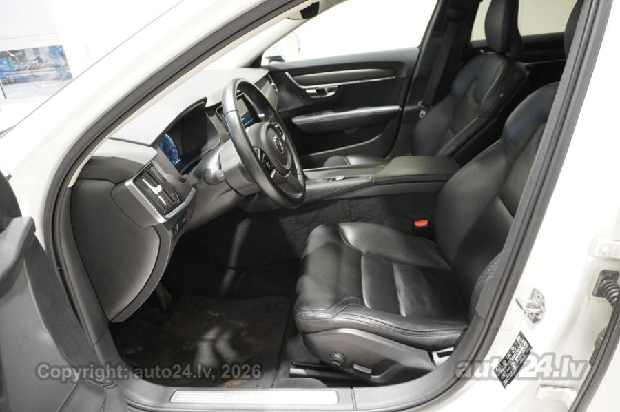 White Volvo V90 2019 in Tallinn, with an engine capacity of 2.00 L and mileage of 157 thousand km for 22500 €, photo 15 on AUTOMOTO.COM.LV