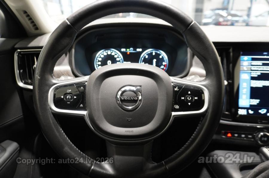 White Volvo V90 2019 in Tallinn, with an engine capacity of 2.00 L and mileage of 157 thousand km for 22500 €, photo 23 on AUTOMOTO.COM.LV