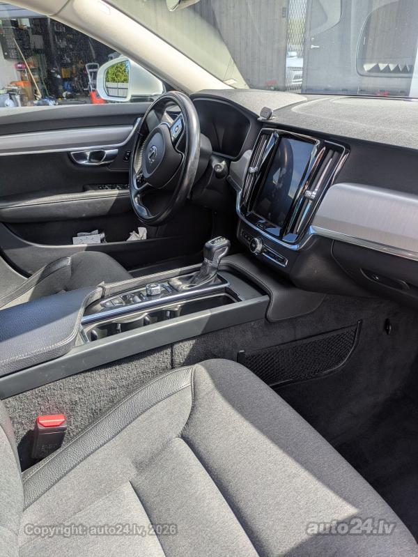 Balts Volvo V90 2019 Tallina, ar dzinēja tilpumu 2.00 L un nobraukumu 200 tūkst. km par 21000 €, foto 7 vietnē AUTOMOTO.COM.LV