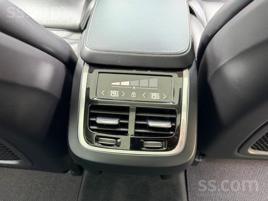 Balts Volvo V90 2019 Rīga, ar dzinēja tilpumu 2.00 L un nobraukumu 184 tūkst. km par 21900 €, foto 24 vietnē AUTOMOTO.COM.LV