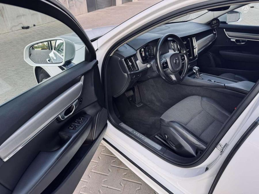 White Volvo V90 2019 in Kaunas, with an engine capacity of 1.97 L and mileage of 487 thousand km for 7700 €, photo 12 on AUTOMOTO.COM.LV