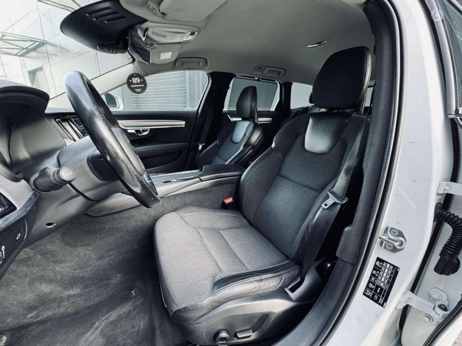 White Volvo V90 2019 in Kaunas, with an engine capacity of 1.97 L and mileage of 487 thousand km for 7700 €, photo 13 on AUTOMOTO.COM.LV