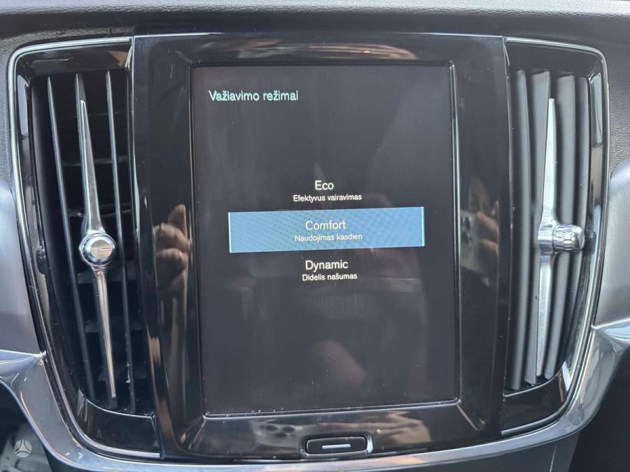 White Volvo V90 2019 in Kaunas, with an engine capacity of 1.97 L and mileage of 487 thousand km for 7700 €, photo 23 on AUTOMOTO.COM.LV