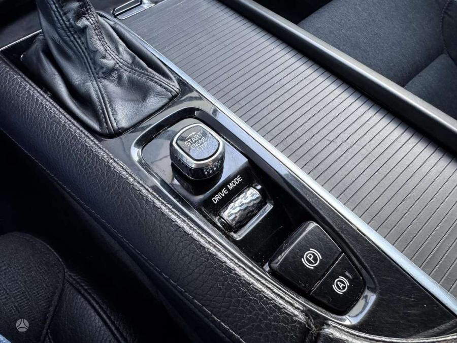 White Volvo V90 2019 in Kaunas, with an engine capacity of 1.97 L and mileage of 487 thousand km for 7700 €, photo 30 on AUTOMOTO.COM.LV