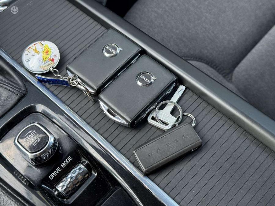 White Volvo V90 2019 in Kaunas, with an engine capacity of 1.97 L and mileage of 487 thousand km for 7700 €, photo 32 on AUTOMOTO.COM.LV