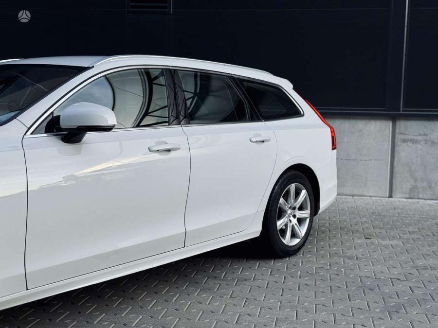 White Volvo V90 2019 in Kaunas, with an engine capacity of 1.97 L and mileage of 487 thousand km for 7700 €, photo 42 on AUTOMOTO.COM.LV
