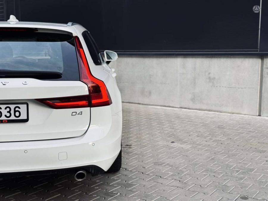 White Volvo V90 2019 in Kaunas, with an engine capacity of 1.97 L and mileage of 487 thousand km for 7700 €, photo 46 on AUTOMOTO.COM.LV
