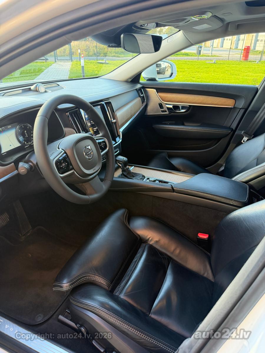 White Volvo V90 2019 in Tartu, with an engine capacity of 2.00 L and mileage of 175 thousand km for 25000 €, photo 7 on AUTOMOTO.COM.LV