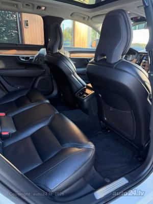 White Volvo V90 2019 in Tartu, with an engine capacity of 2.00 L and mileage of 175 thousand km for 25000 €, photo 9 on AUTOMOTO.COM.LV