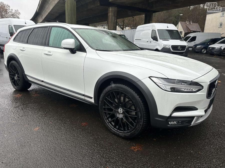 White Volvo V90 2020 in Kaunas, with an engine capacity of 2.00 L and mileage of 66 thousand km for 32597 €, photo 3 on AUTOMOTO.COM.LV