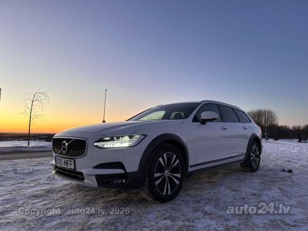 White Volvo V90 2020 in Tallinn, with an engine capacity of 2.00 L and mileage of 214 thousand km for 27900 €, photo 1 on AUTOMOTO.COM.LV