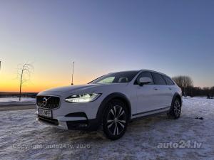 White Volvo V90 2020 in Tallinn, with an engine capacity of 2.00 L and mileage of 214 thousand km for 27900 €, photo  on AUTOMOTO.COM.LV