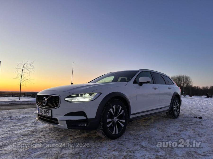 White Volvo V90 2020 in Tallinn, with an engine capacity of 2.00 L and mileage of 214 thousand km for 27900 €, photo 1 on AUTOMOTO.COM.LV