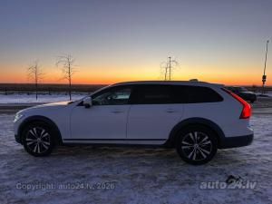 White Volvo V90 2020 in Tallinn, with an engine capacity of 2.00 L and mileage of 214 thousand km for 27900 €, photo 3 on AUTOMOTO.COM.LV