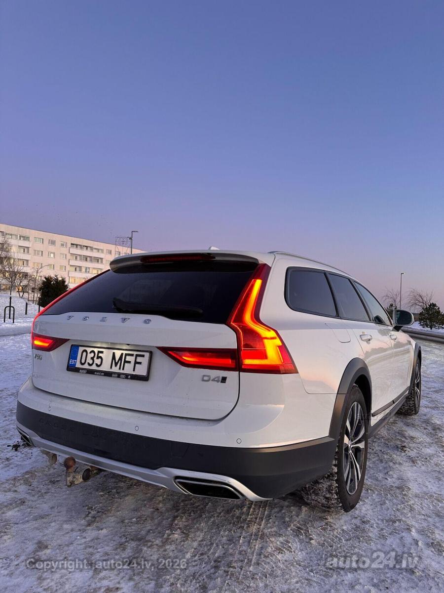 White Volvo V90 2020 in Tallinn, with an engine capacity of 2.00 L and mileage of 214 thousand km for 27900 €, photo 4 on AUTOMOTO.COM.LV