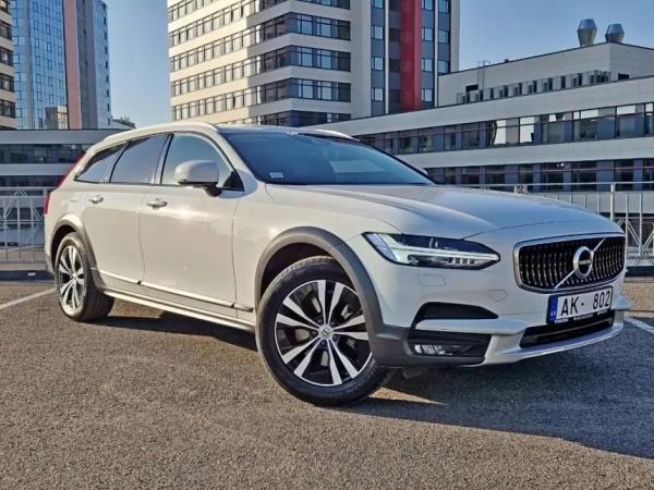 White Volvo V90 2020 in Riga, with an engine capacity of 2.00 L and mileage of 84 thousand km for 35695 €, photo 3 on AUTOMOTO.COM.LV