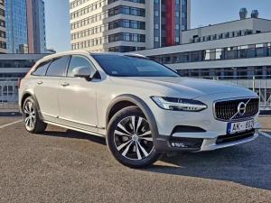 White Volvo V90 2020 in Riga, with an engine capacity of 2.00 L and mileage of 84 thousand km for 35695 €, photo 4 on AUTOMOTO.COM.LV