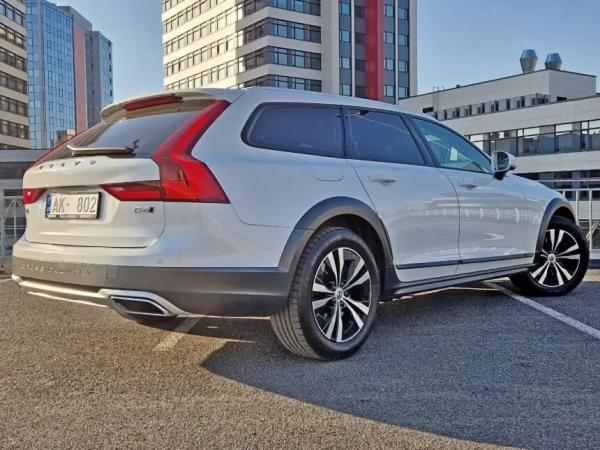 White Volvo V90 2020 in Riga, with an engine capacity of 2.00 L and mileage of 84 thousand km for 35695 €, photo 5 on AUTOMOTO.COM.LV