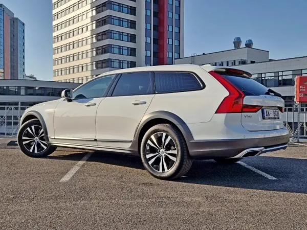 White Volvo V90 2020 in Riga, with an engine capacity of 2.00 L and mileage of 84 thousand km for 35695 €, photo 7 on AUTOMOTO.COM.LV