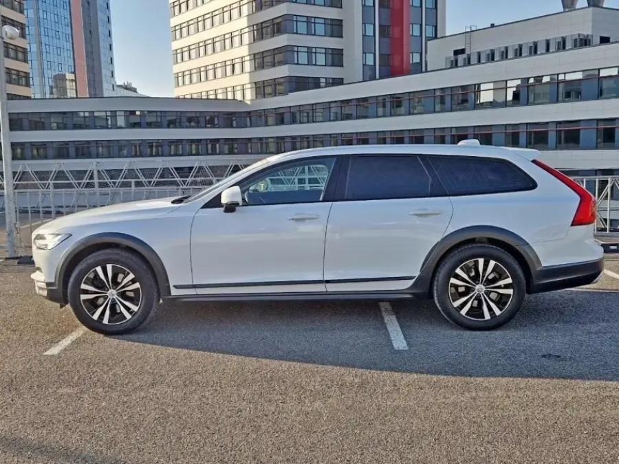 White Volvo V90 2020 in Riga, with an engine capacity of 2.00 L and mileage of 84 thousand km for 35695 €, photo 9 on AUTOMOTO.COM.LV