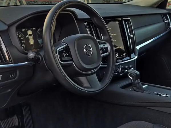 White Volvo V90 2020 in Riga, with an engine capacity of 2.00 L and mileage of 84 thousand km for 35695 €, photo 9 on AUTOMOTO.COM.LV