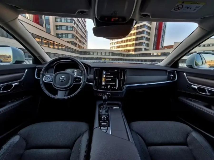 White Volvo V90 2020 in Riga, with an engine capacity of 2.00 L and mileage of 84 thousand km for 35695 €, photo 13 on AUTOMOTO.COM.LV