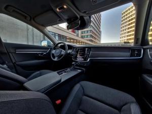 White Volvo V90 2020 in Riga, with an engine capacity of 2.00 L and mileage of 84 thousand km for 35695 €, photo 14 on AUTOMOTO.COM.LV