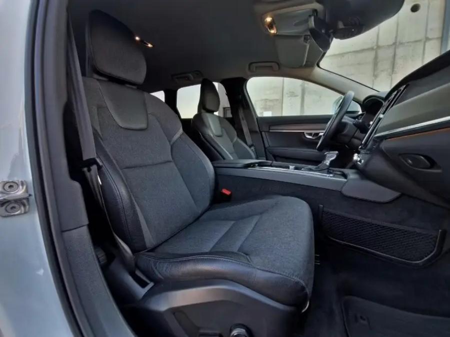 White Volvo V90 2020 in Riga, with an engine capacity of 2.00 L and mileage of 84 thousand km for 35695 €, photo 16 on AUTOMOTO.COM.LV