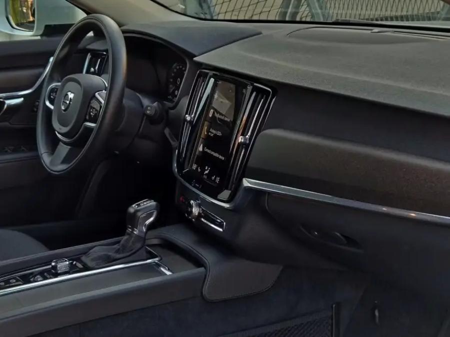 White Volvo V90 2020 in Riga, with an engine capacity of 2.00 L and mileage of 84 thousand km for 35695 €, photo 20 on AUTOMOTO.COM.LV
