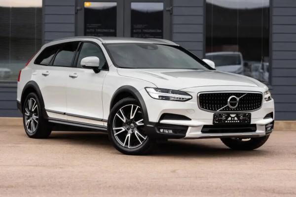Balts Volvo V90 2020 Jelgava, ar dzinēja tilpumu 2.00 L un nobraukumu 200 tūkst. km par 21750 €, foto 1 vietnē AUTOMOTO.COM.LV