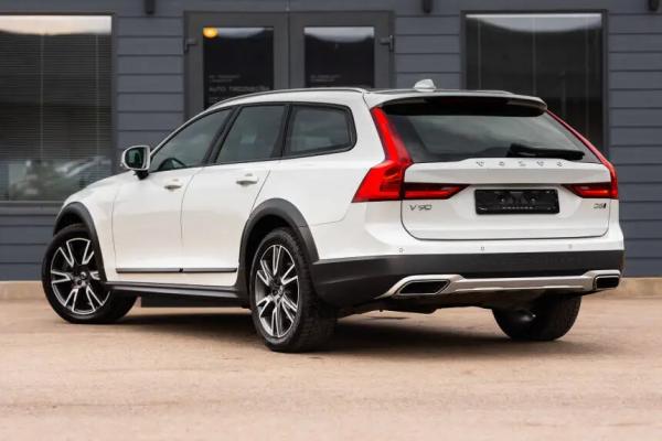 Balts Volvo V90 2020 Jelgava, ar dzinēja tilpumu 2.00 L un nobraukumu 200 tūkst. km par 21750 €, foto 2 vietnē AUTOMOTO.COM.LV