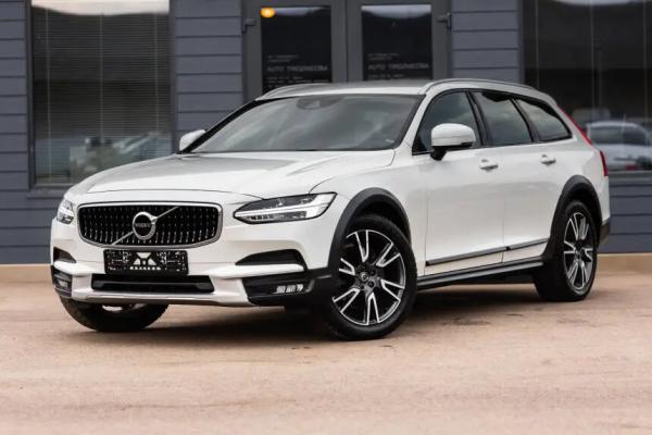 Balts Volvo V90 2020 Jelgava, ar dzinēja tilpumu 2.00 L un nobraukumu 200 tūkst. km par 21750 €, foto 3 vietnē AUTOMOTO.COM.LV